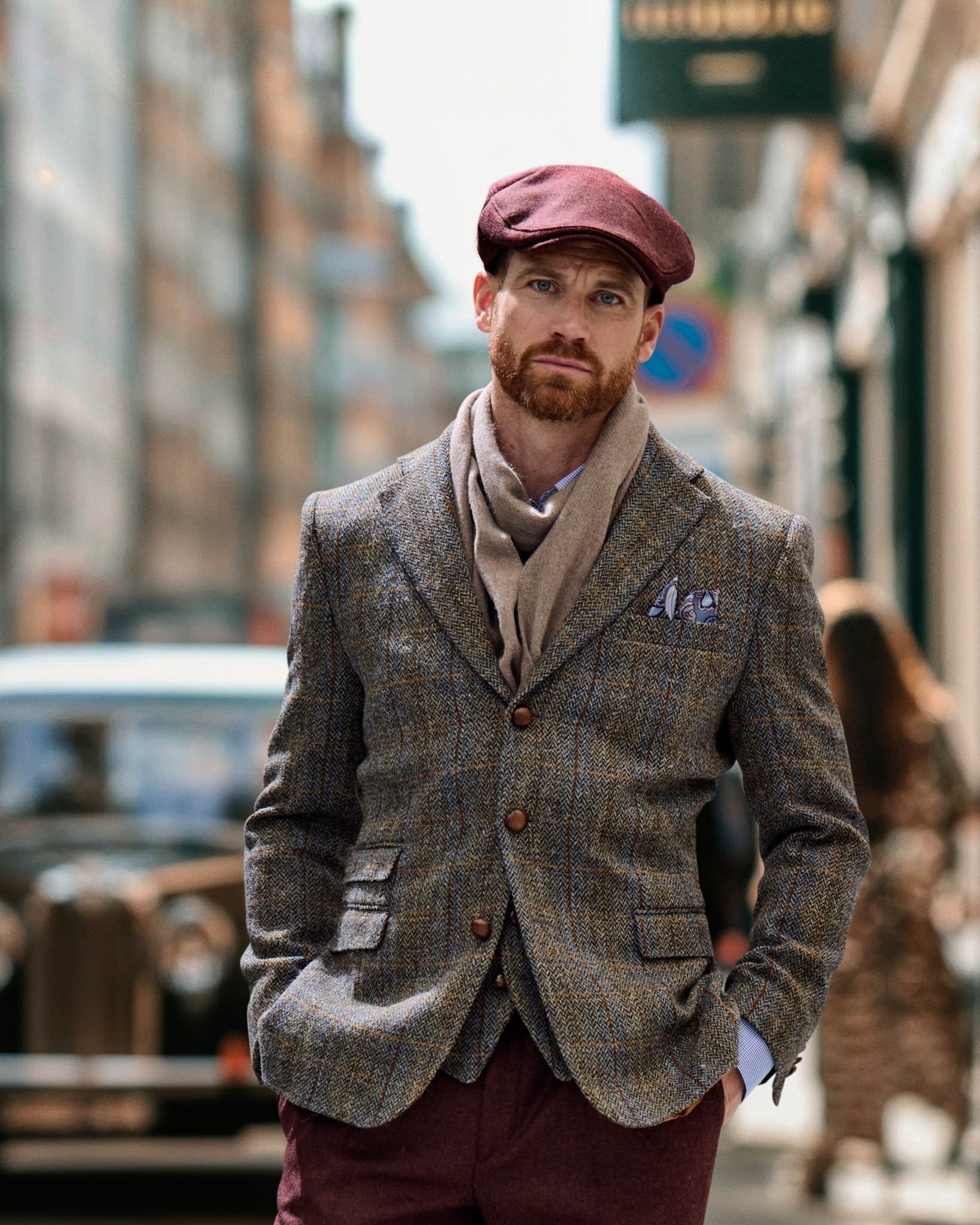 Tweed cap in red melange made from Moon Tweed